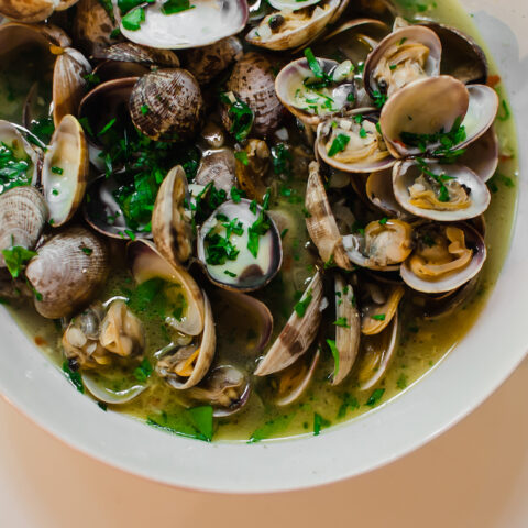 Steamed Clams with White Wine and Garlic - The Little Ferraro Kitchen