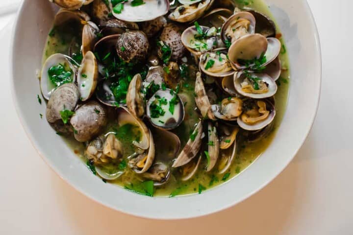 Steamed Clams with White Wine and Garlic - The Little Ferraro Kitchen
