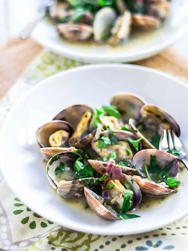 Clams in Green Sauce (Almejas en Salsa Verde)