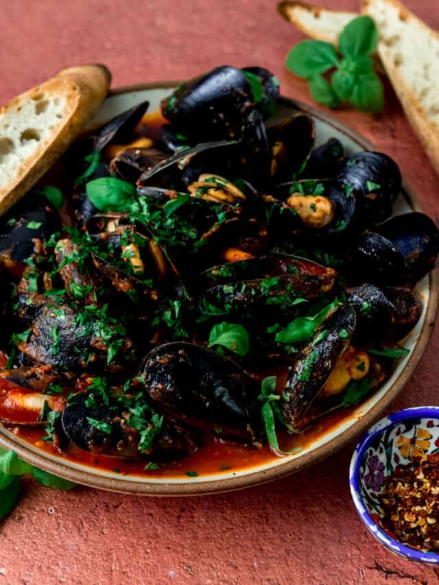Mussels Marinara with Garlic and Basil Recipe (Easy and Flavorful ...