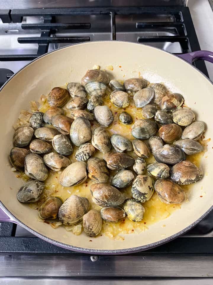 Steamed Clams with White Wine and Garlic - The Little Ferraro Kitchen