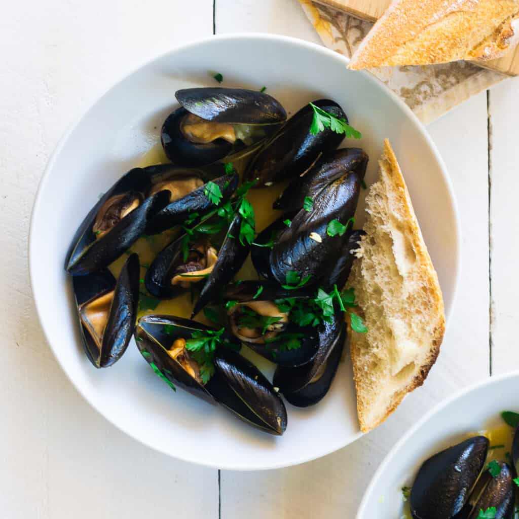 Mussels Marinara with Garlic and Basil Recipe (Easy and Flavorful ...