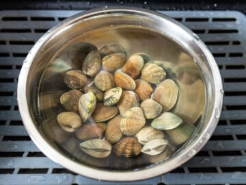 How to Clean Clams - The Little Ferraro Kitchen