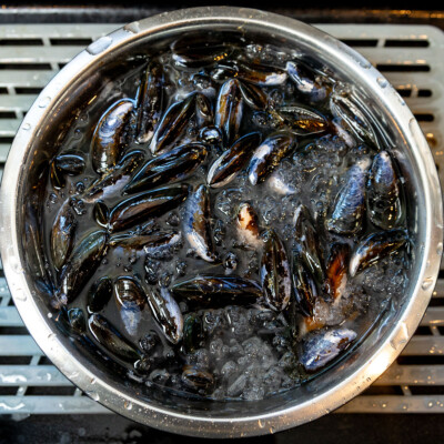 How to Clean Mussels - The Little Ferraro Kitchen